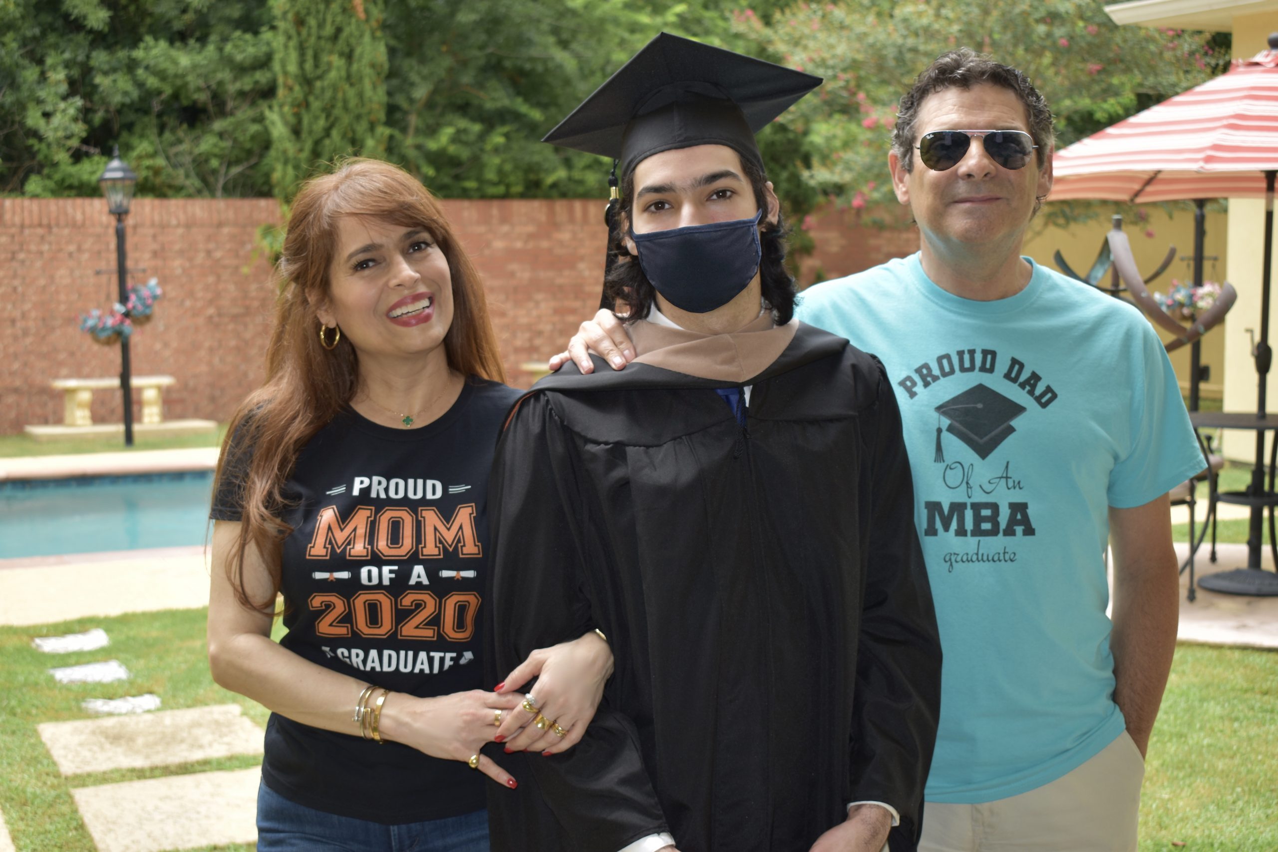 Carlos y Karina Barbieri celebraron la graduación de su hijo Roberto ...